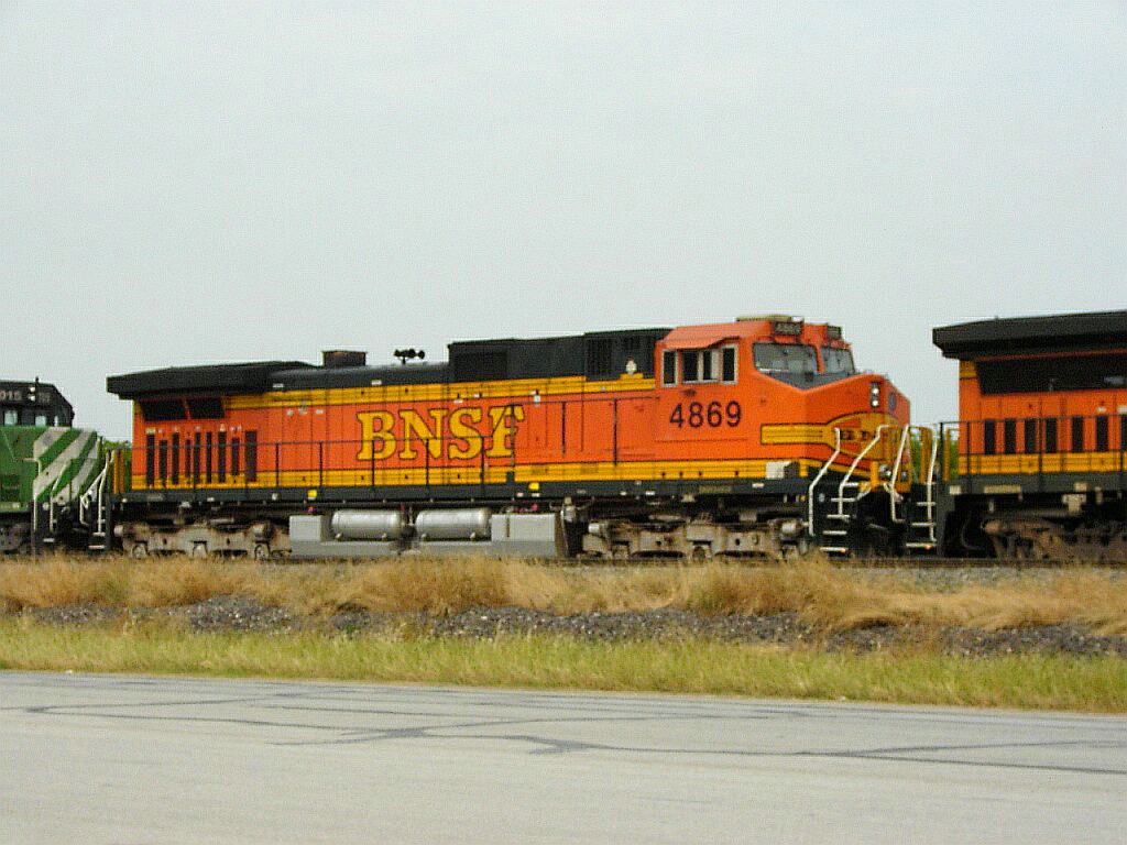 BNSF 4869